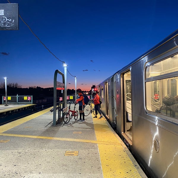 Photos at MTA Subway - Junction Blvd (7) - South Corona - 16 tips