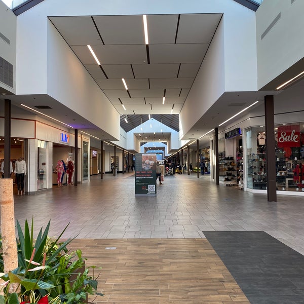 Photos at Broadway Commons - 358 N. Broadway Mall