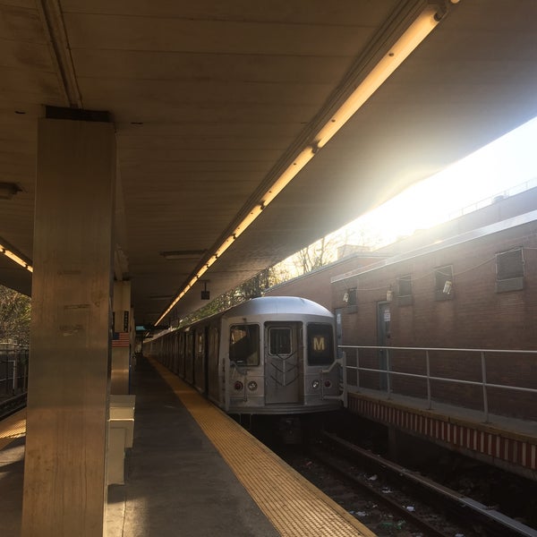 MTA Subway - Middle Village/Metropolitan Ave (M) - Middle Village, NY