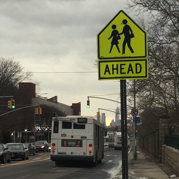 MTA Bus - Q38/Q54/Q67 - Metropolitan Av & Metro Av Station - Middle ...