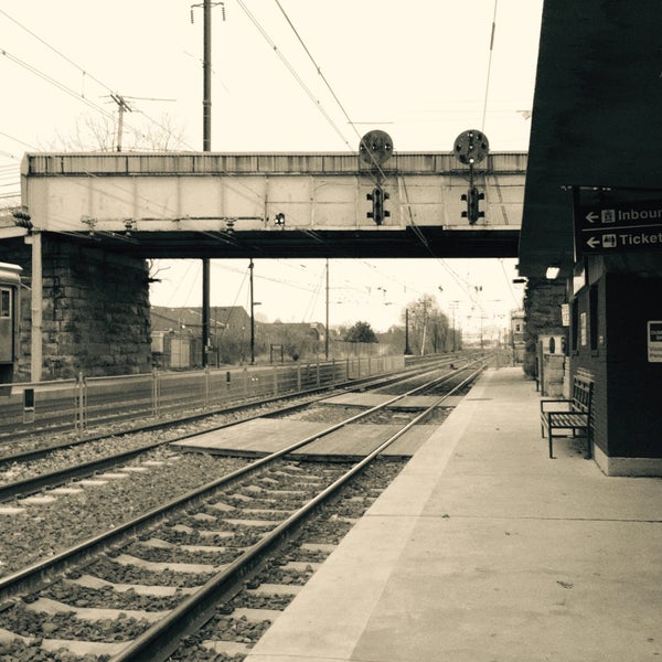 SEPTA/Amtrak: Paoli Station - 13 E Lancaster Ave