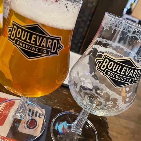 BrewTop Bar & Grill - Bar in Kansas City