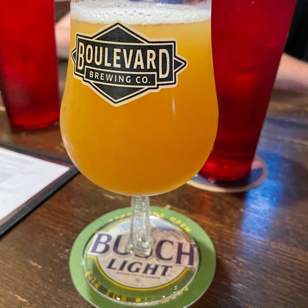 BrewTop Bar & Grill - Bar in Kansas City