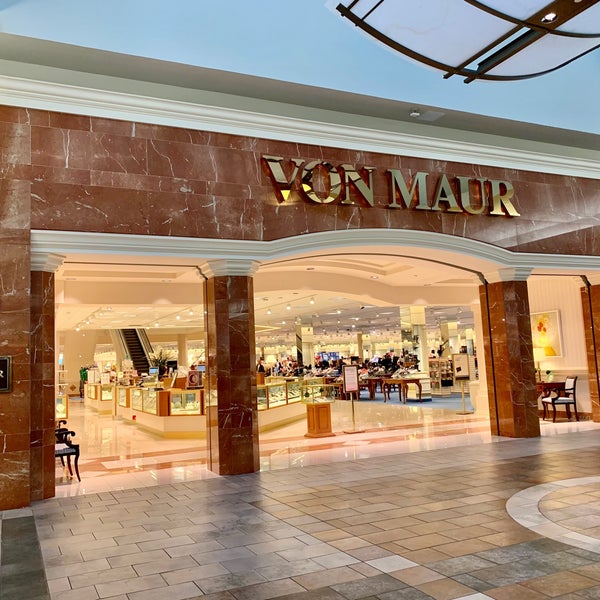 Von Maur - Department Store in Louisville