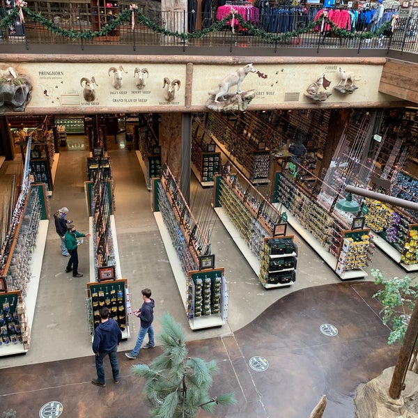 Bass Pro Shops - Clarksville, IN