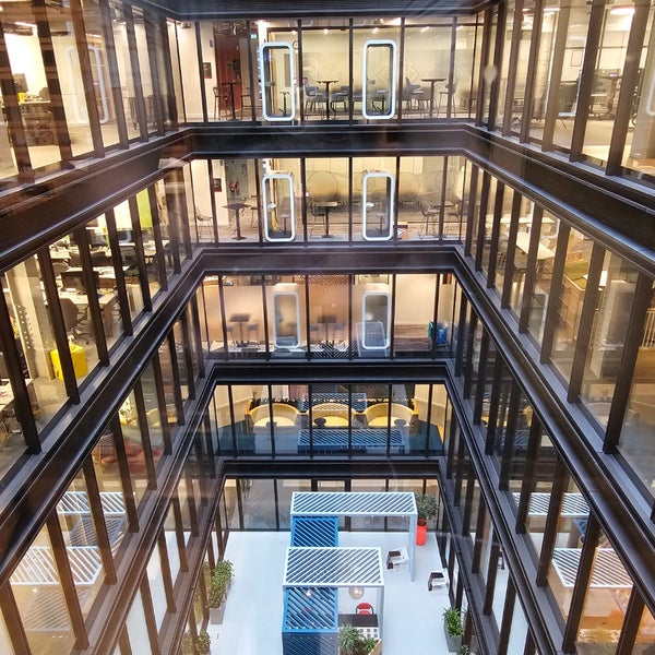 Amazon (LHR16) - Hackney - London, Greater London