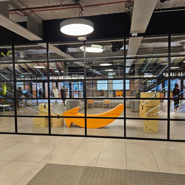 Amazon (LHR16) - Hackney - London, Greater London