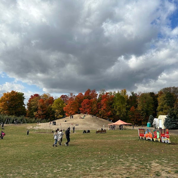 Apple Land Station - Thorndale, ON