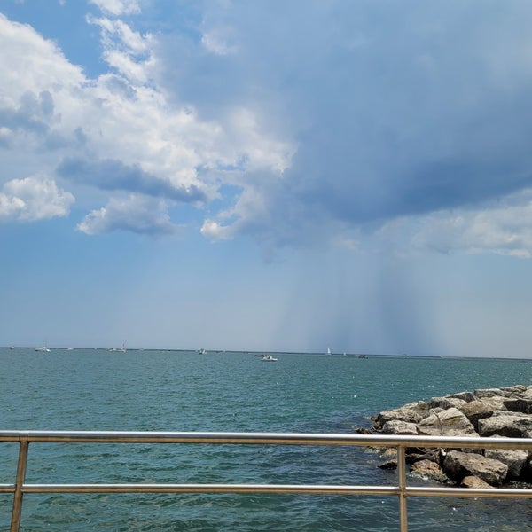 Milwaukee Lakefront - Waterfront in Lake Park