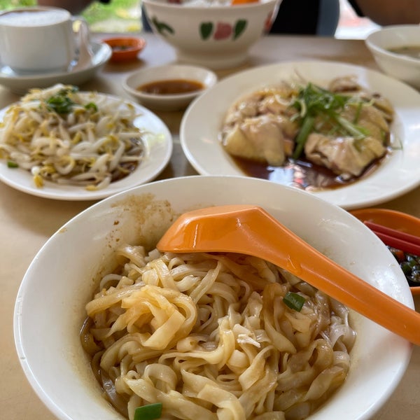 Yee Kee Ipoh Noodle Section 17 - 怡記菜園滑雞芽菜沙河粉 - Seksyen 17 - Petaling ...