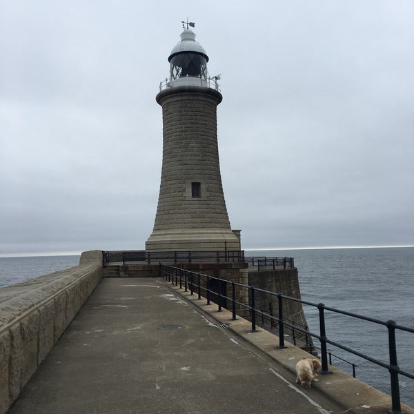 Tynemouth North Pier Lighthouse - Lighthouse in Tynemouth