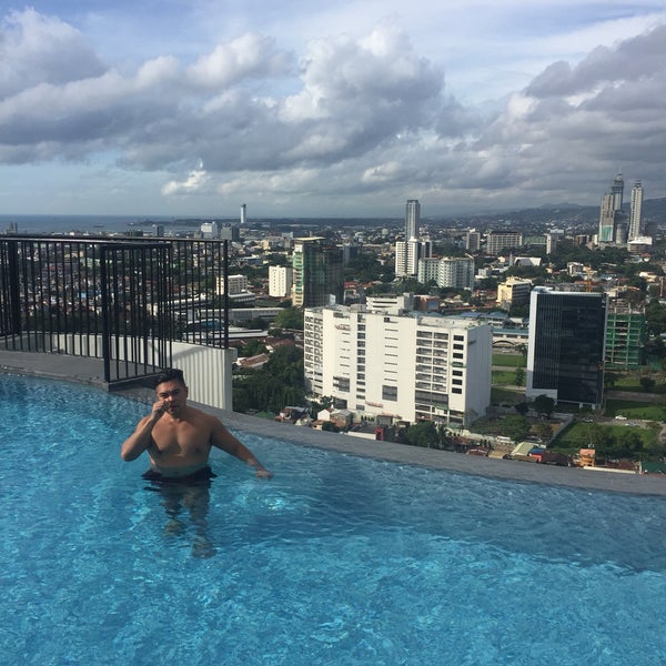Calyx Residences Infinity Pool - Cebu City, Cebu