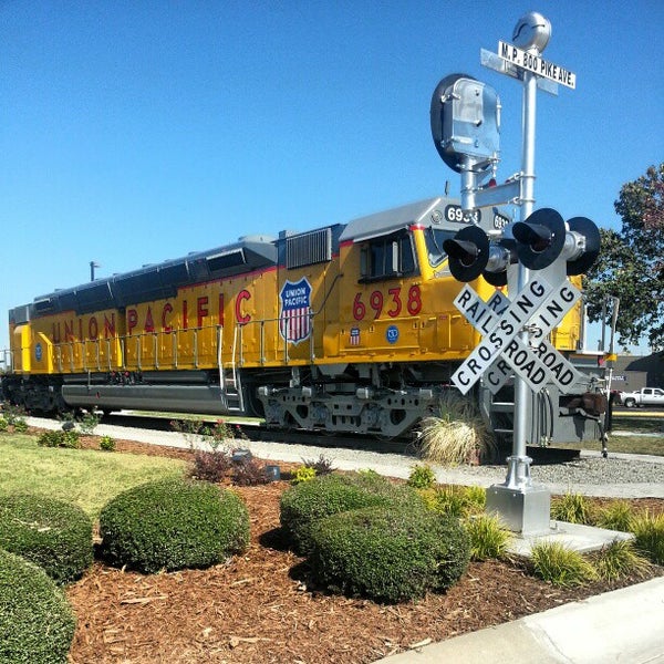 Union Pacific Jenks Shop - 800 Pike Ave