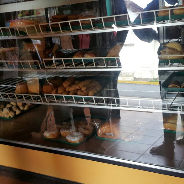 Pastelería María Elena (Café-Panadería) - 8 tips