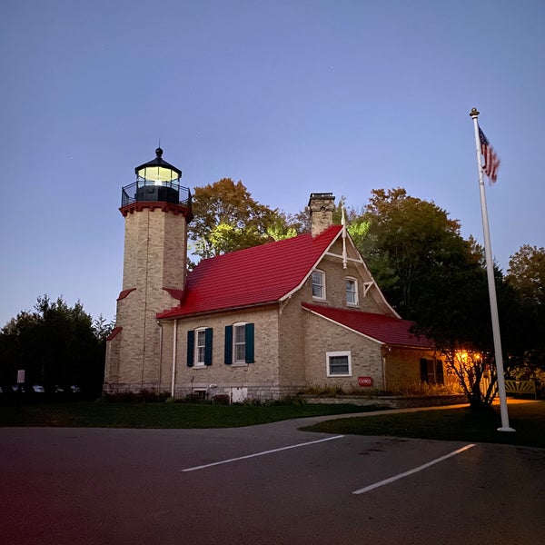 Mcgulpin Point Lighthouse Lighthouse In Mackinaw City