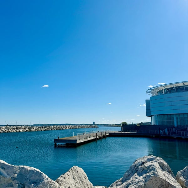 Milwaukee Lakefront - Waterfront in Lake Park