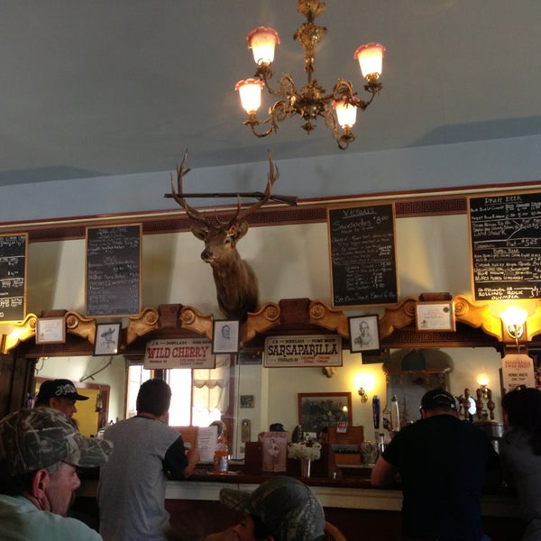 Jack Douglass Saloon - Bar in Columbia