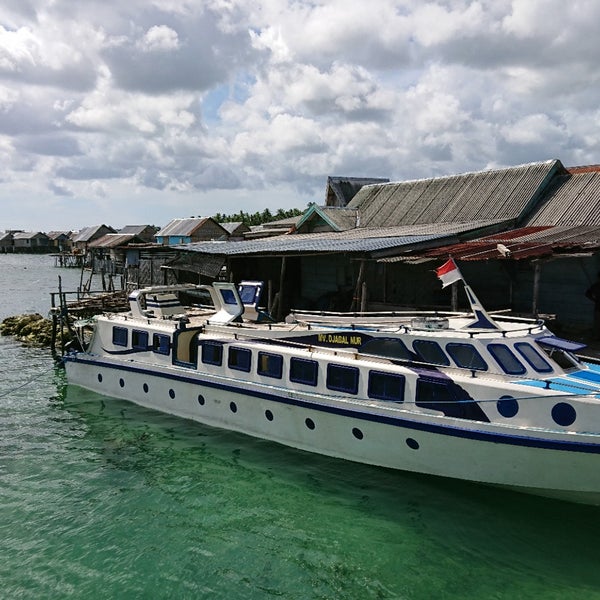 Dermaga Mola Kampung Bajo, Wanci (Wangi-Wangi), Wakatobi, Sulawesi ...
