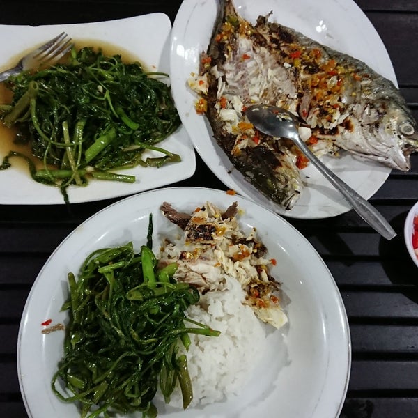 Ikan Bakar Rica-Rica Bunaken - Jl. Raya Mulyosari No. 204