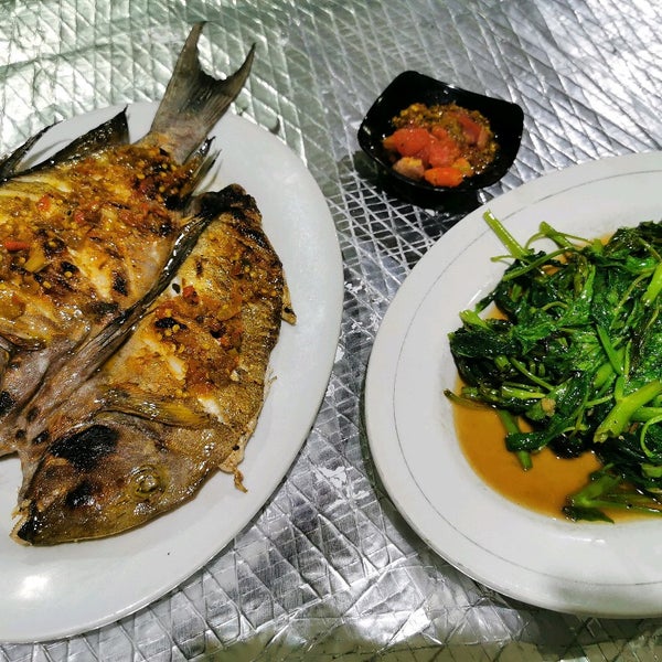 Ikan Bakar Rica-Rica Bunaken - Jl. Raya Mulyosari No. 204