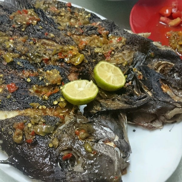 Ikan Bakar Rica-Rica Bunaken - Jl. Raya Mulyosari No. 204