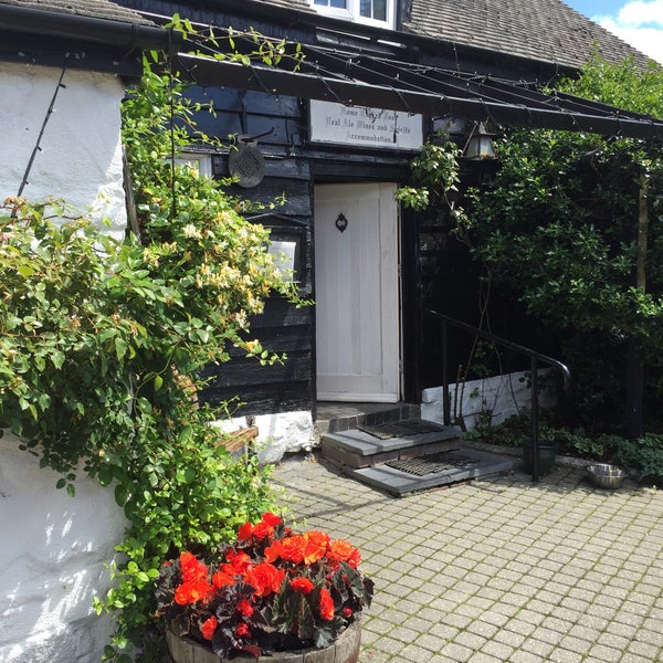 The Triangle Inn - Cwmdauddwr