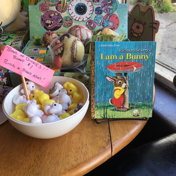 Cosmic Monkey Comics - 5335 NE Sandy Blvd