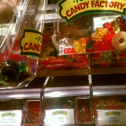 Fuzziwig's Candy Factory - Lake View East - 2808 N Clark St
