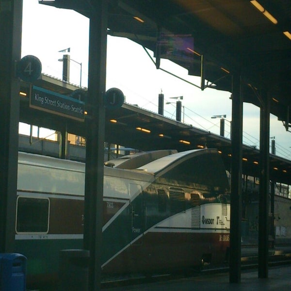 Amtrak Cascades 507 - Train in Pioneer Square