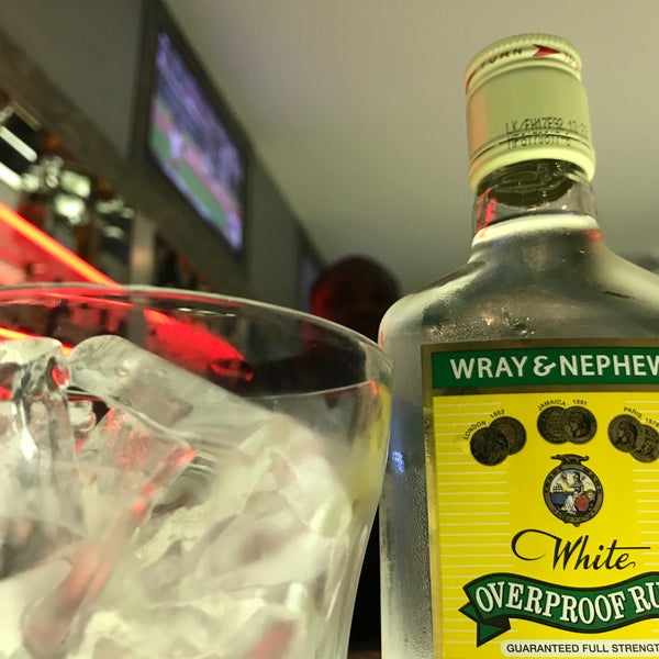 100 Hope Road - Lounge