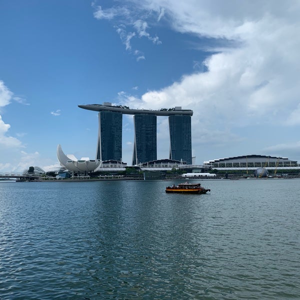 Photos at Queen Elizabeth Walk - Monument in Singapore