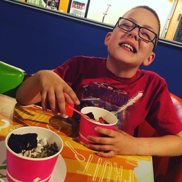 U-Swirl Frozen Yogurt - Frozen Yogurt Shop