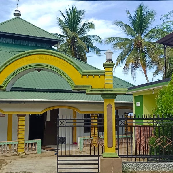 Masjid Nurul Iman Desa Barasanga - Kecamatan Wawolesea, Sulawesi Tenggara