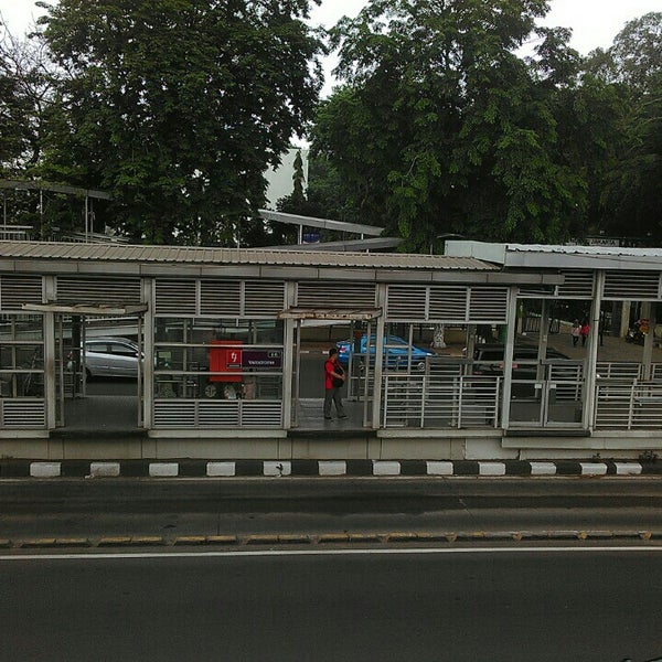 Halte Universitas Negeri Jakarta