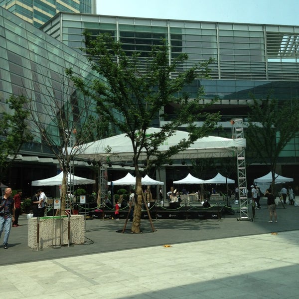 Kerry Parkside (浦东嘉里城) - Shopping Mall