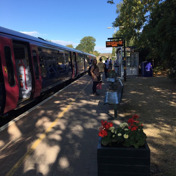 Hanborough Railway Station (HND) - Rail Station in Oxfordshire