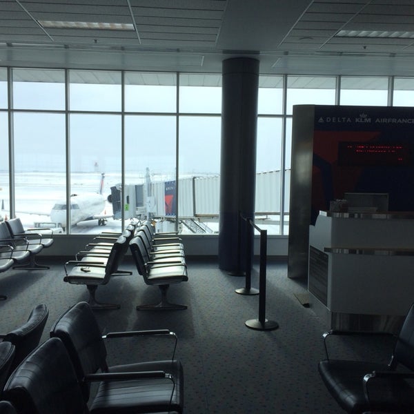 Gate B22 - Airport Gate in Hebron