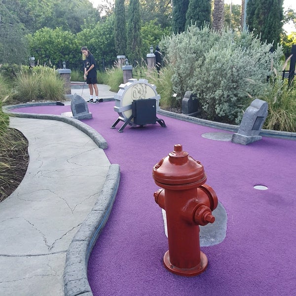 Hollywood Drive-In Golf - Mini Golf Course