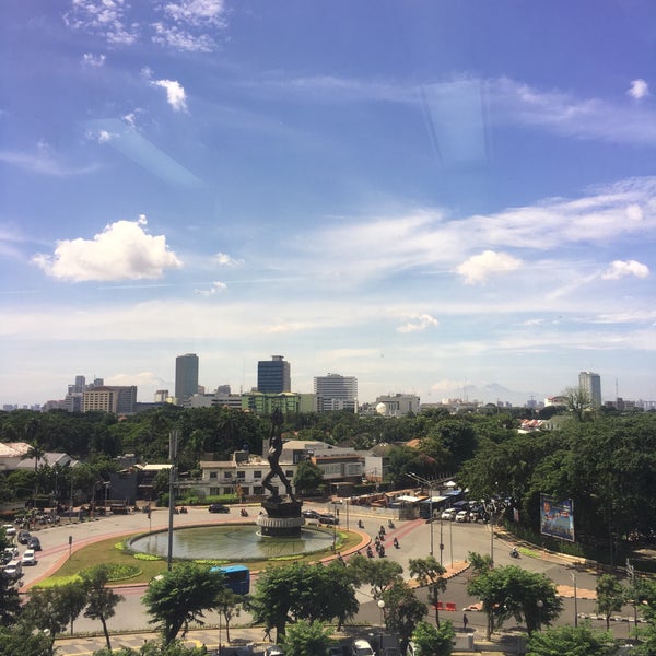 Photos at Patung Pemuda Membangun - Bundaran Senayan - Monument in ...