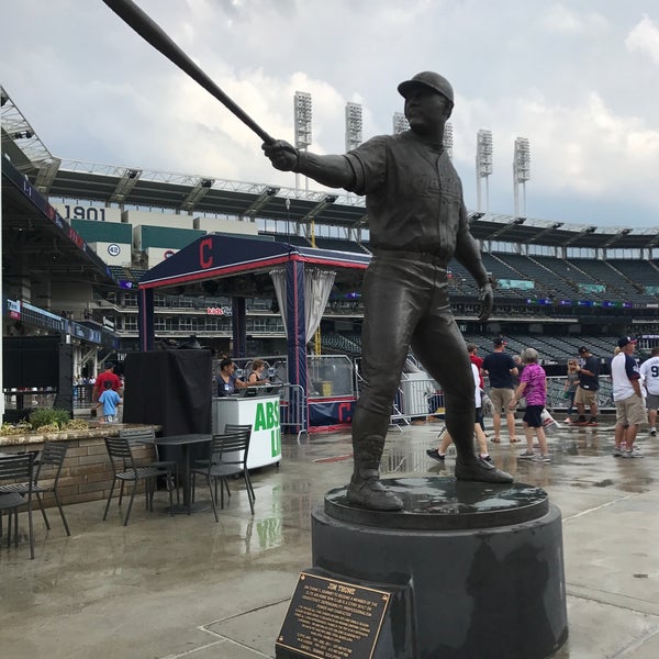 Jim Thome Statue
