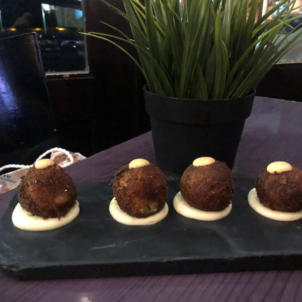 Mompou Tapas Bar & Lounge - Tapas Restaurant in North Ironbound