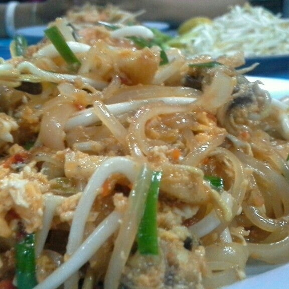 มะรุมมะตุ้ม หอยทอด-ผัดไทย - Tambon Warin Chamrap, Chang Wat Ubon ...