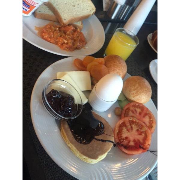 The Doubles Restaurant, DoubleTree By Hilton Istanbul Moda Hotel ...