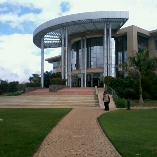 USIU Library - College Library in Roysambu Estate