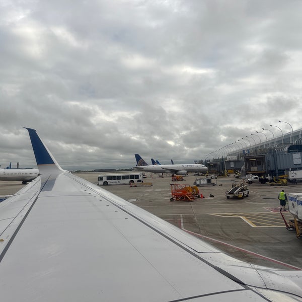 Gate B7 - Airport Gate in Chicago