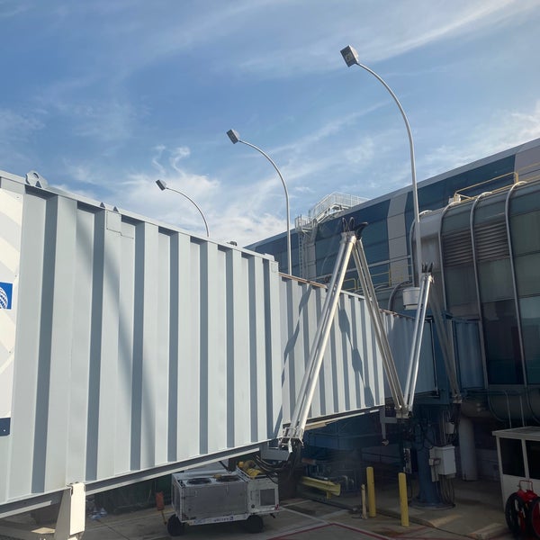 Gate B7 - Airport Gate in Chicago