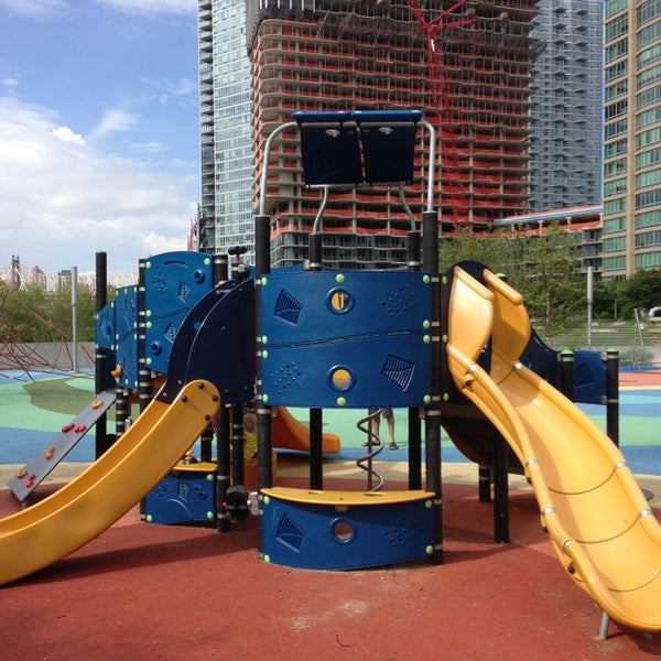 Gantry Plaza Playground - Hunters Point - Center Blvd