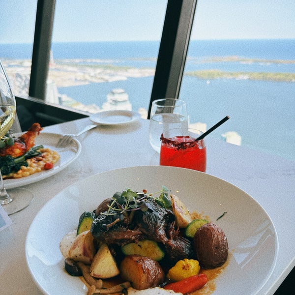 360 Restaurant - Wine Bar in Toronto
