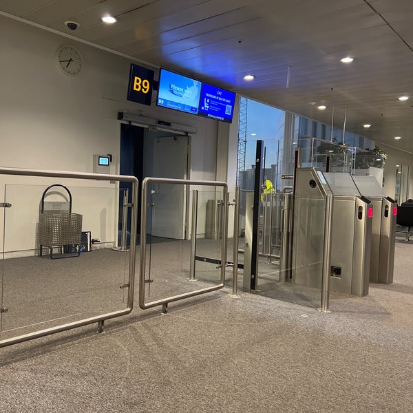 Gate B9 - 1 tip from 996 visitors