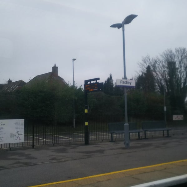 Radley Railway Station (RAD) - 203 visitors